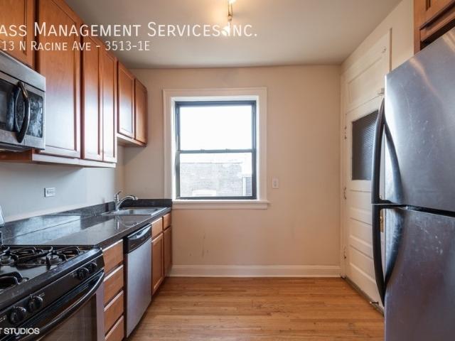 2 BR, 1 BA Apartment 3513 N Racine Ave, Chicago, IL 60657