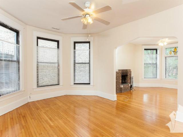 2 BR, 1 BA Apartment 3525 North Wilton Avenue, Chicago, IL 60657