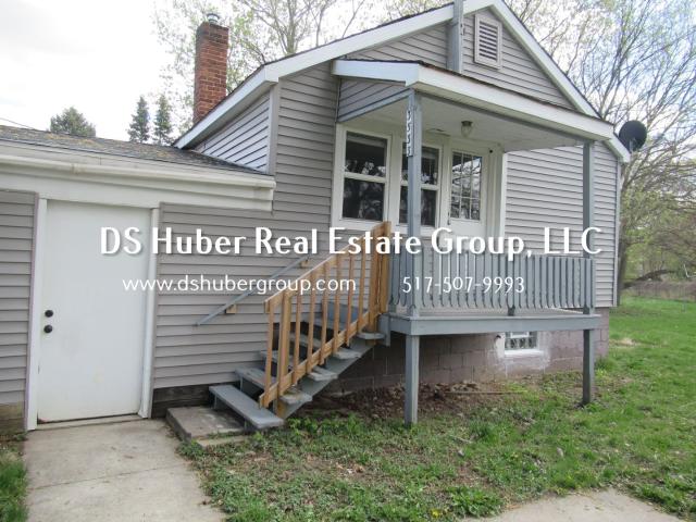 2 BR, 1 BA Apartment 3533 Bergman Ave Lansing, MI 48910