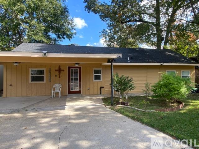 2 BR, 1 BA Apartment 3540 B North Foster Dr, Baton Rouge, LA 70805