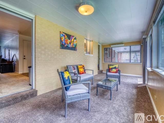 2 BR, 1 BA Apartment 35 Upham Street, Unit A, Lakewood, CO 80214