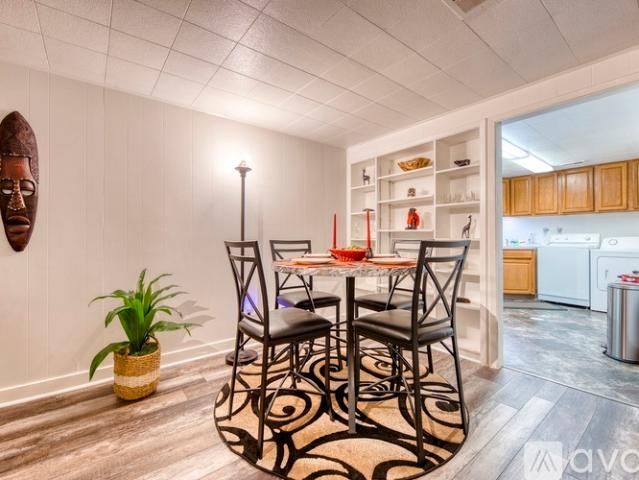 2 BR, 1 BA Apartment 35 Upham Street, Unit B, Lakewood, CO 80214