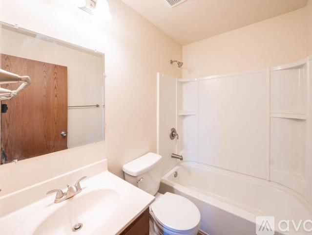 2 BR, 1 BA Apartment 3601 South West Avenue, Unit 8, Sioux Falls, SD 57105