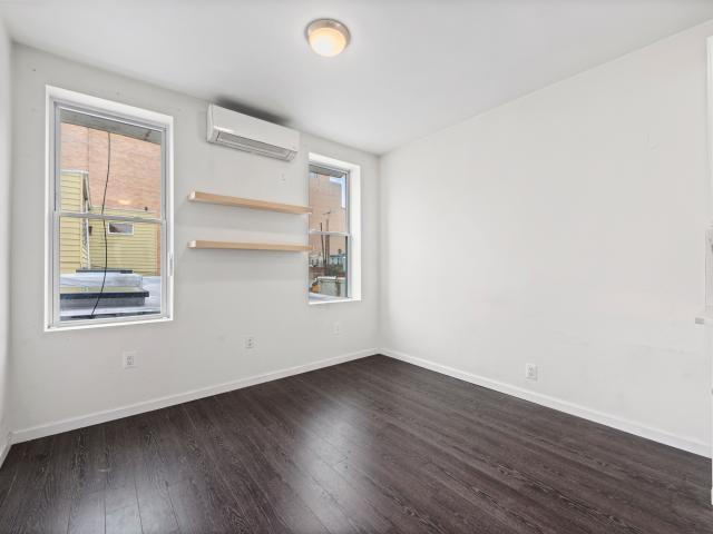 2 BR, 1 BA Apartment 362 Graham Ave, Brooklyn, NY 11211
