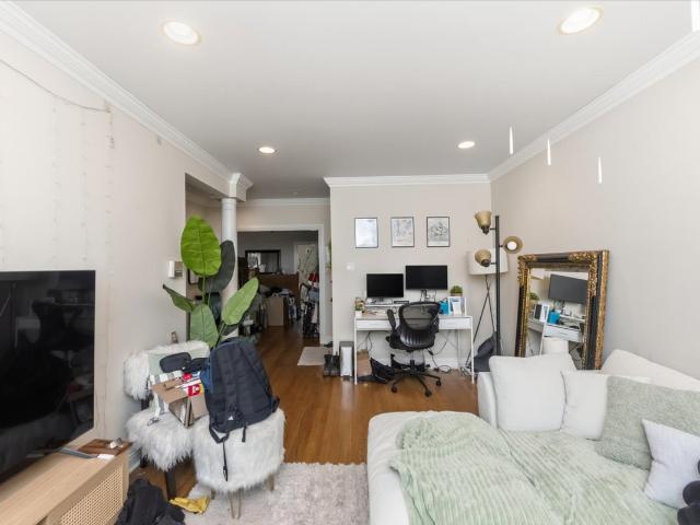 2 BR, 1 BA Apartment 3630 North Bosworth Avenue, Chicago, IL 60613