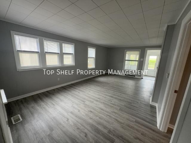2 BR, 1 BA Apartment 3632 Cambridge St, Des Moines, IA 50313