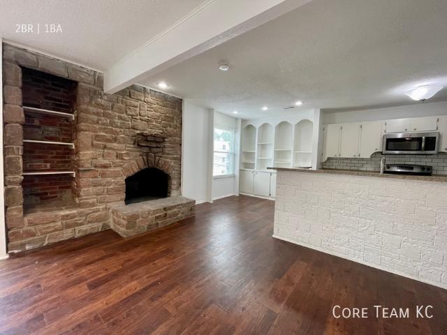 2 BR, 1 BA Apartment 3633 Walnut St Kansas City, MO 64111