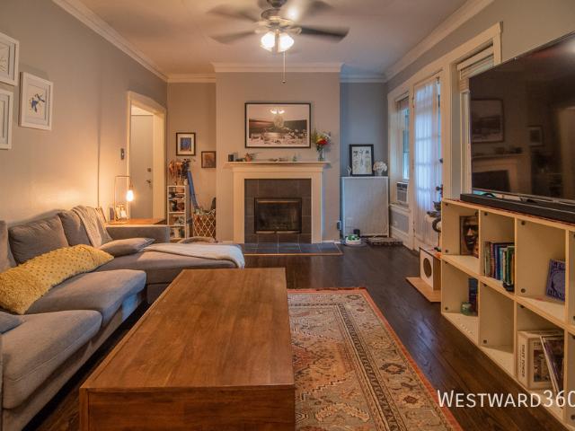 2 BR, 1 BA Apartment 3642 N Pinegrove, Chicago, IL 60613