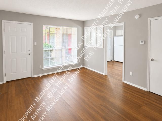 2 BR, 1 BA Apartment 3646 Spottswood Avenue, Memphis, TN 38111