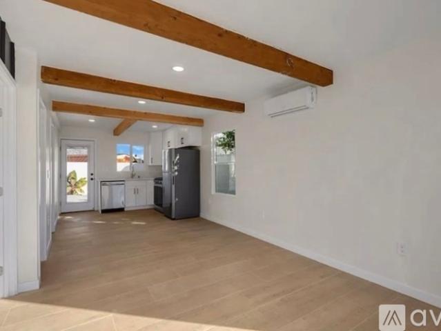 2 BR, 1 BA Apartment 3652 W 111 Th Pl, Inglewood, CA 90303