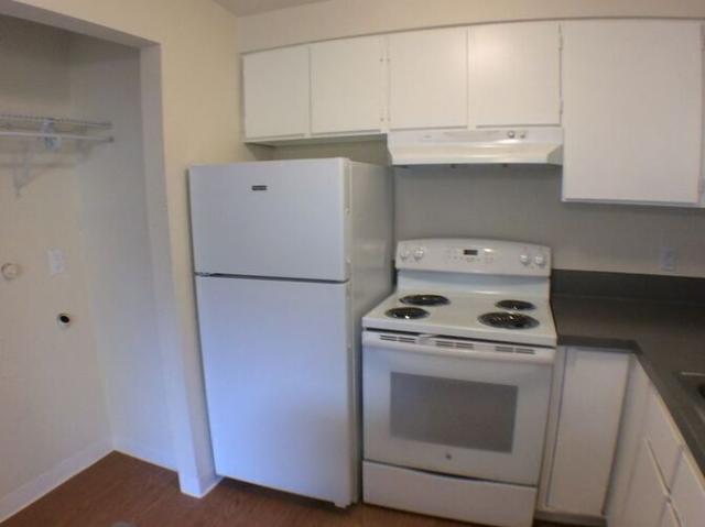 2 BR, 1 BA Apartment 3653 SE Monroe St Milwaukie, OR 97222