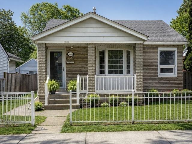 2 BR, 1 BA Apartment 3669 Queen Street, Windsor, ON N9C 1P1