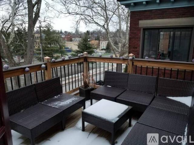2 BR, 1 BA Apartment 36 North Meadowcroft Avenue, Unit 2, Pittsburgh, PA 15216