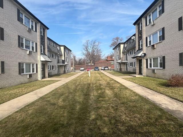 2 BR, 1 BA Apartment 3700 W 119th St Alsip, IL 60803