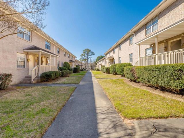 2 BR, 1 BA Apartment 370 Peachtree Hills Avenue Unit 03, Atlanta, GA 30305