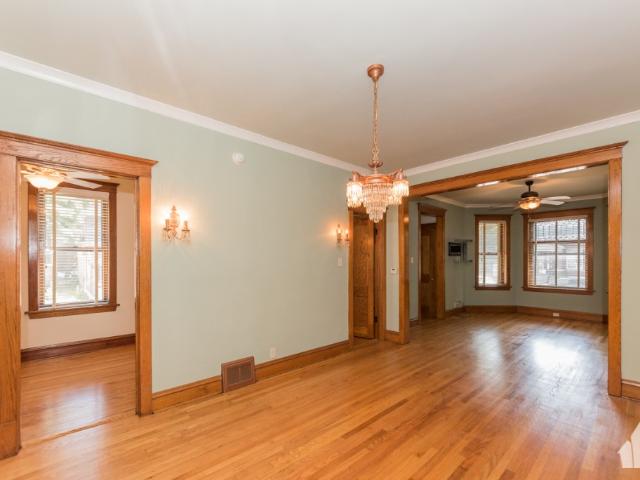 2 BR, 1 BA Apartment 3710 North Damen, Chicago, IL 60618