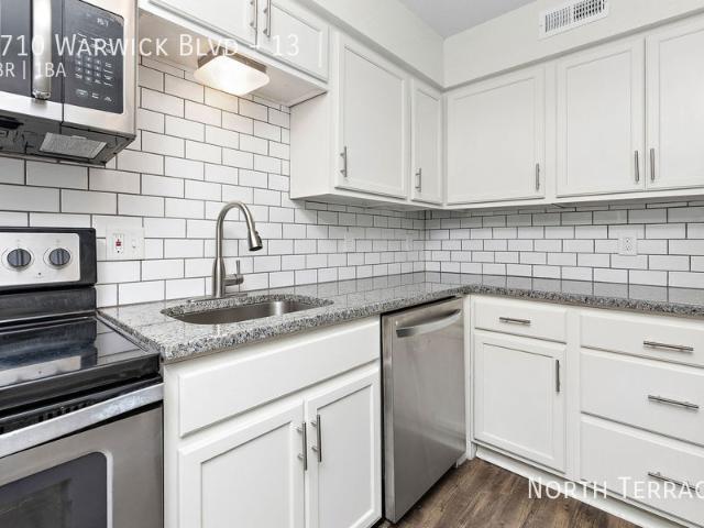 2 BR, 1 BA Apartment 3710 Warwick Blvd, Kansas City, MO 64111