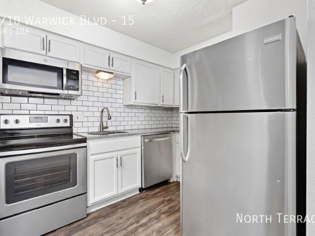 2 BR, 1 BA Apartment 3710 Warwick Blvd, Kansas City, MO 64111