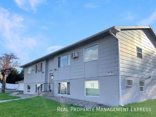 2 BR, 1 BA Apartment 3711 S. Cathy Avenue 3711 Cathy Ave, Sioux Falls, SD 57106