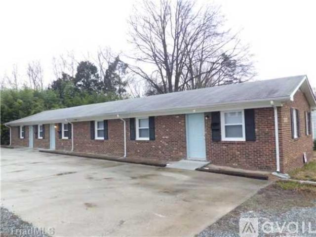 2 BR, 1 BA Apartment 3715 Cameron Ave, Unit B, Greensboro, NC 27401