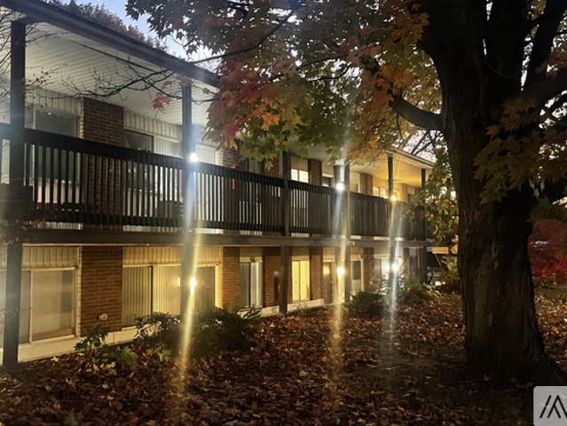 2 BR, 1 BA Apartment 3715 Sandhurst Dr, Unit 5, Lansing, MI 48911