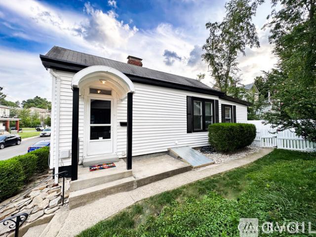 2 BR, 1 BA Apartment 3715 Woodland Ave, Cincinnati, OH 45209