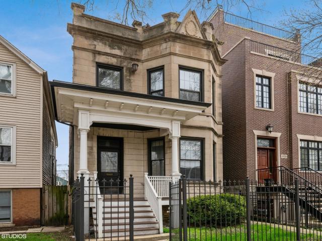 2 BR, 1 BA Apartment 3727 North Clifton Ave, Chicago, IL 60613