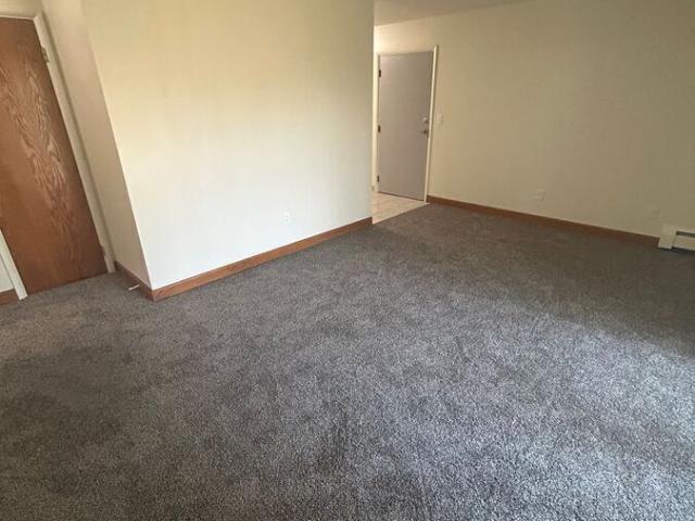 2 BR, 1 BA Apartment 3727 University Ave, Des Moines, IA 50311