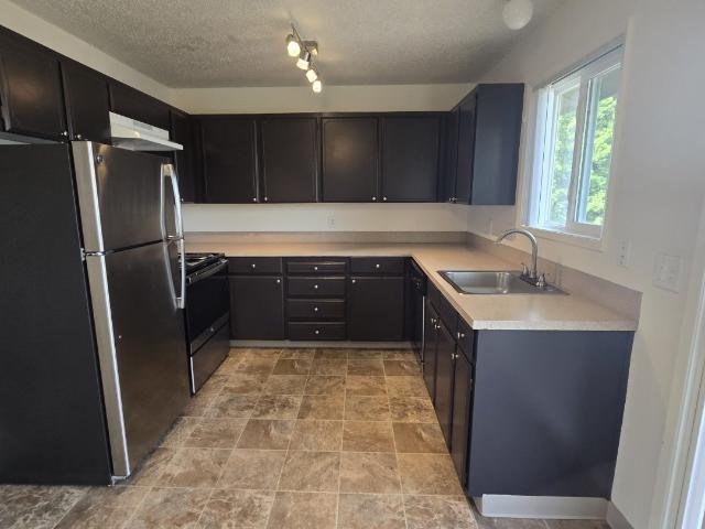 2 BR, 1 BA Apartment 3737 Southeast 36th Place Unit 06, Portland, OR 97202