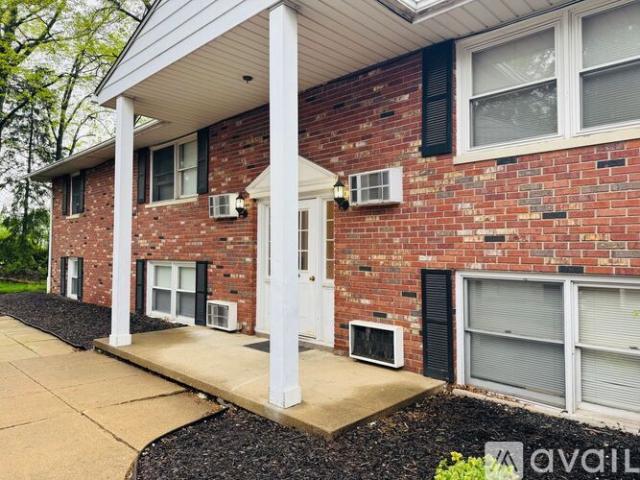2 BR, 1 BA Apartment 3741 Woodford Ave NW, Unit 4, Canton, OH 44709