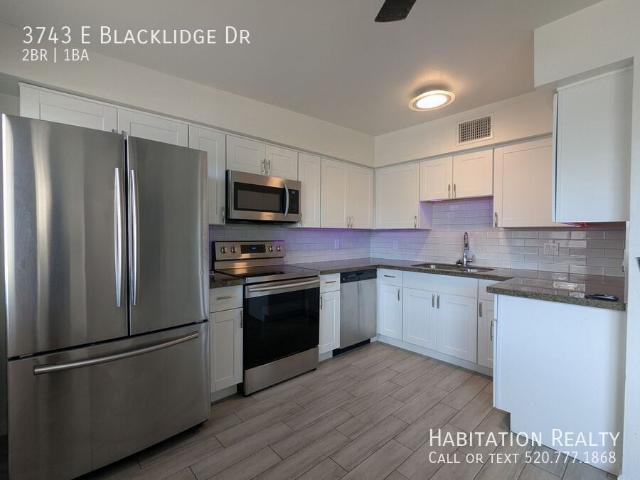 2 BR, 1 BA Apartment 3743 E Blacklidge Dr, Tucson, AZ 85716