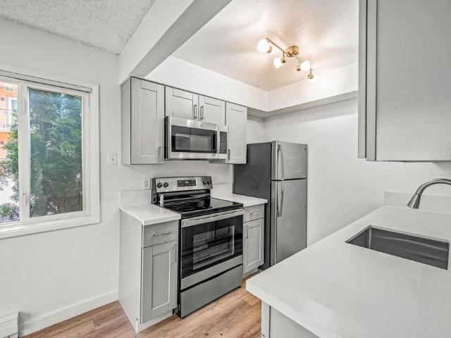 2 BR, 1 BA Apartment 3750 SW 108th Ave Unit 14, Beaverton, OR 97005