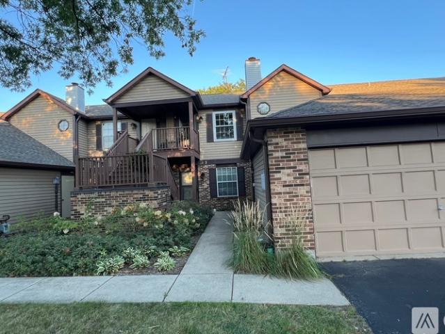 2 BR, 1 BA Apartment 383 Sandhurst Circle, Unit 2, Glen Ellyn, IL 60137