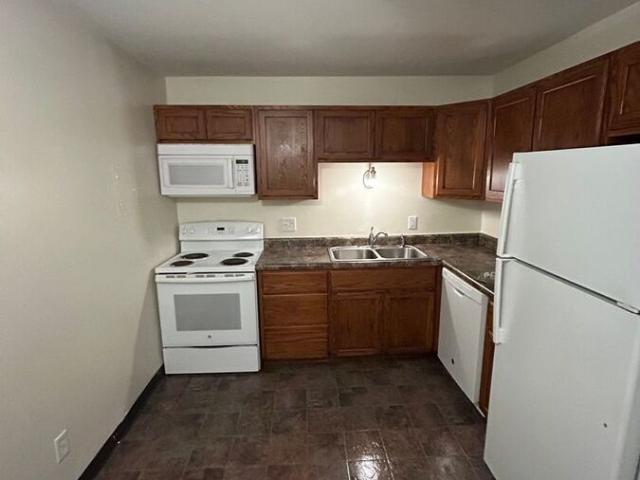 2 BR, 1 BA Apartment 3807 University Ave, Des Moines, IA 50311