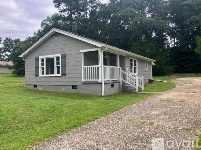 2 BR, 1 BA Apartment 3809 Hunter Creek Rd, Northport, AL 35473