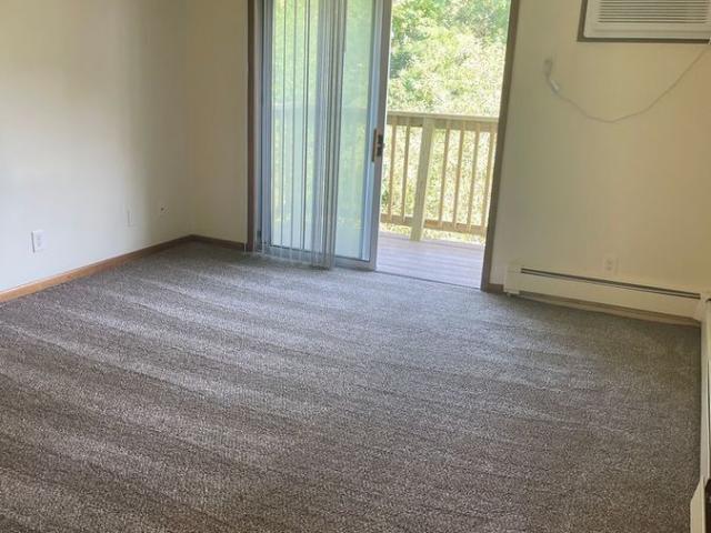 2 BR, 1 BA Apartment 3809 University Ave, Des Moines, IA 50311