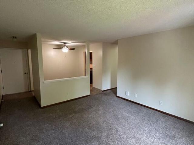 2 BR, 1 BA Apartment 3809 University Ave, Des Moines, IA 50311
