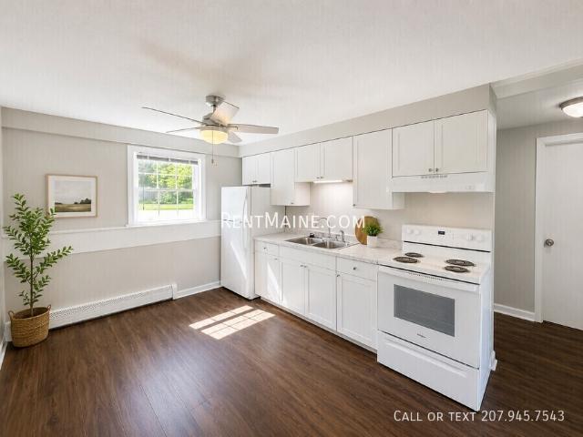 2 BR, 1 BA Apartment 381 385 Pine St Bangor, ME 04401