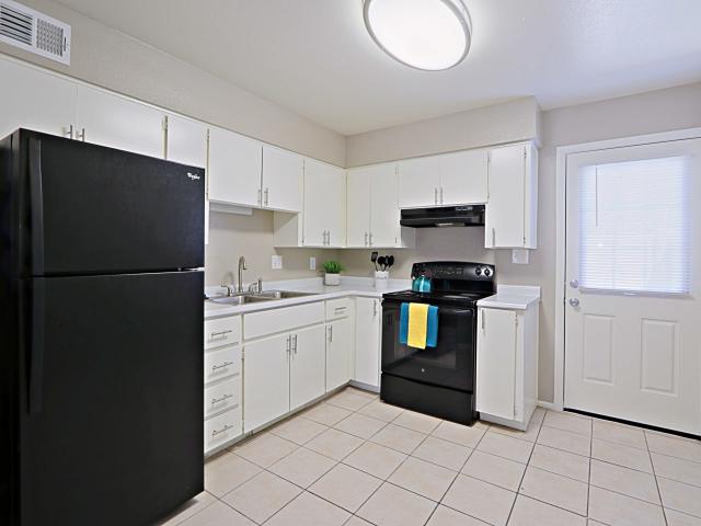 2 BR, 1 BA Apartment 3822 N 28th St Unit 09, Phoenix, AZ 85016