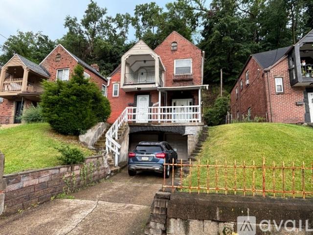 2 BR, 1 BA Apartment 3825 Beechwood Blvd, Unit 2, Pittsburgh, PA 15217