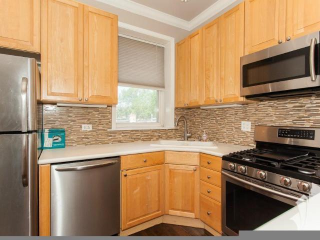 2 BR, 1 BA Apartment 3846 North Southport, Chicago, IL 60613
