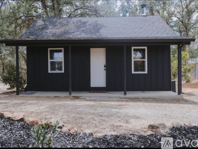 2 BR, 1 BA Apartment 3847 Pebble Dr, Redding, CA 96001