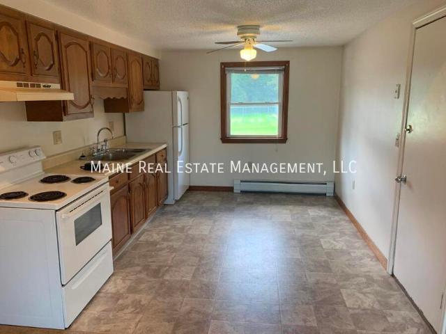 2 BR, 1 BA Apartment 385 Pine St Bangor, ME 04401