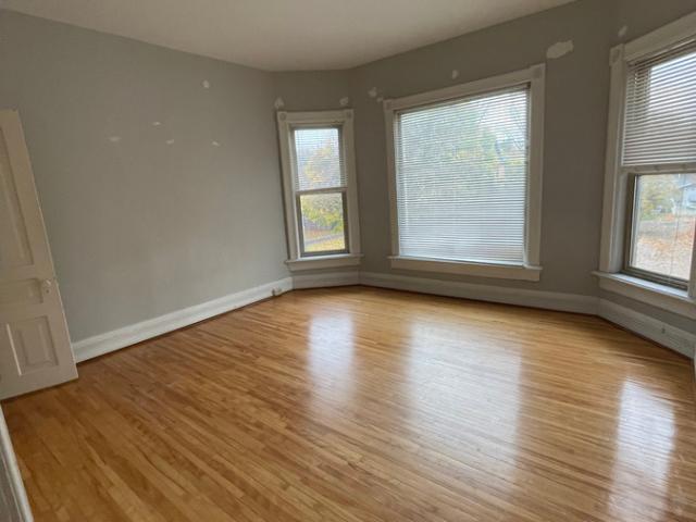 2 BR, 1 BA Apartment 389 King St W Unit B, Chatham Kent, ON N7M 1G3
