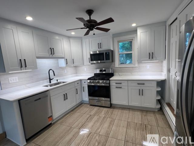 2 BR, 1 BA Apartment 38 Hillsdale Road, Unit unit 1, Edison, NJ 08820