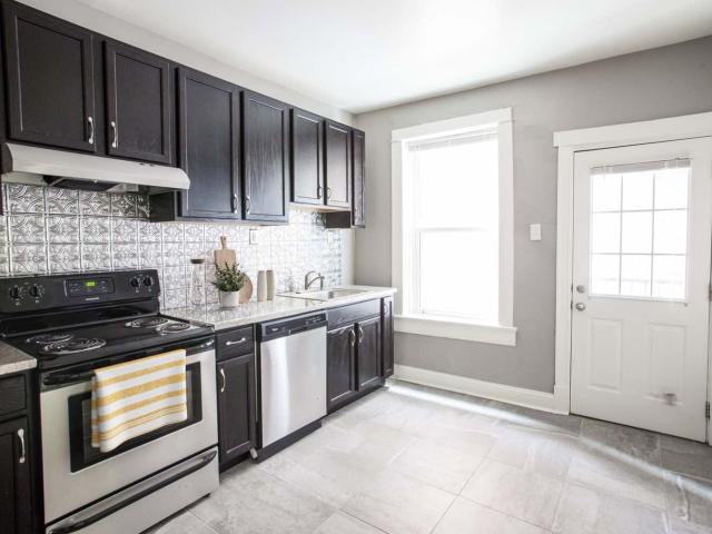 2 BR, 1 BA Apartment 3902 3906 Lindell Boulevard Unit 233 3W, Saint Louis, MO 63108