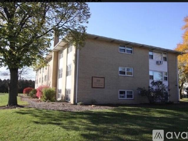 2 BR, 1 BA Apartment 392 Executive Dr, Unit 105, Carol Stream, IL 60188