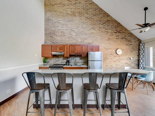 2 BR, 1 BA Apartment 3930 Lancaster Lane North Unit 40243, Minneapolis, MN 55441