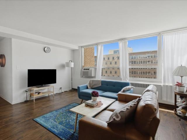 2 BR, 1 BA Apartment 3950 North Lake Shore, Chicago, IL 60613