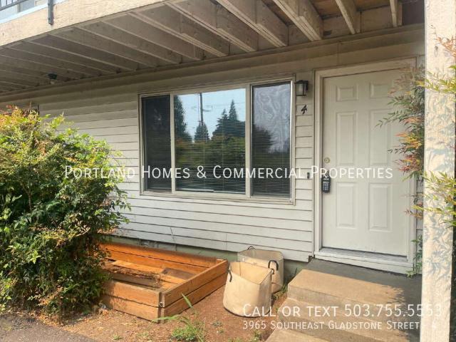 2 BR, 1 BA Apartment 3965 Southeast Gladstone Street, Portland, OR 97202